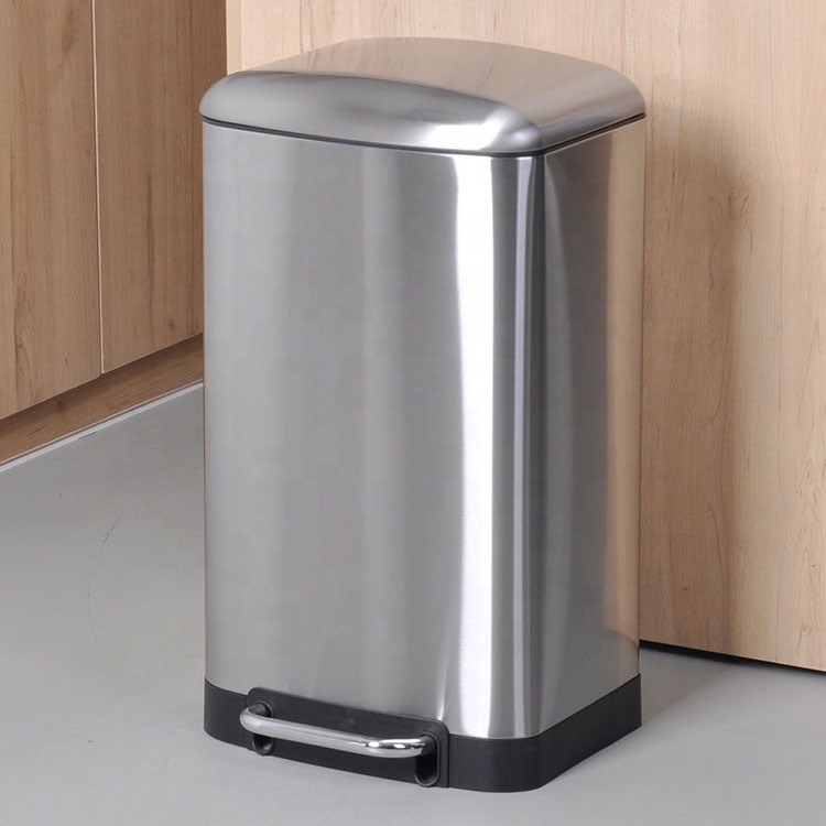 What Size Trash Bin Is Best for Hotel Guest Rooms?